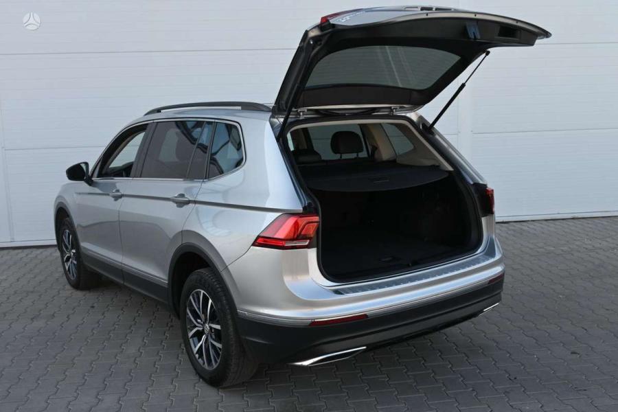 Grey Volkswagen Tiguan 2020 in Kretinga, with an engine capacity of 1.98 L and mileage of 234 thousand km for 16499 €, photo 13 on AUTOMOTO.COM.LV