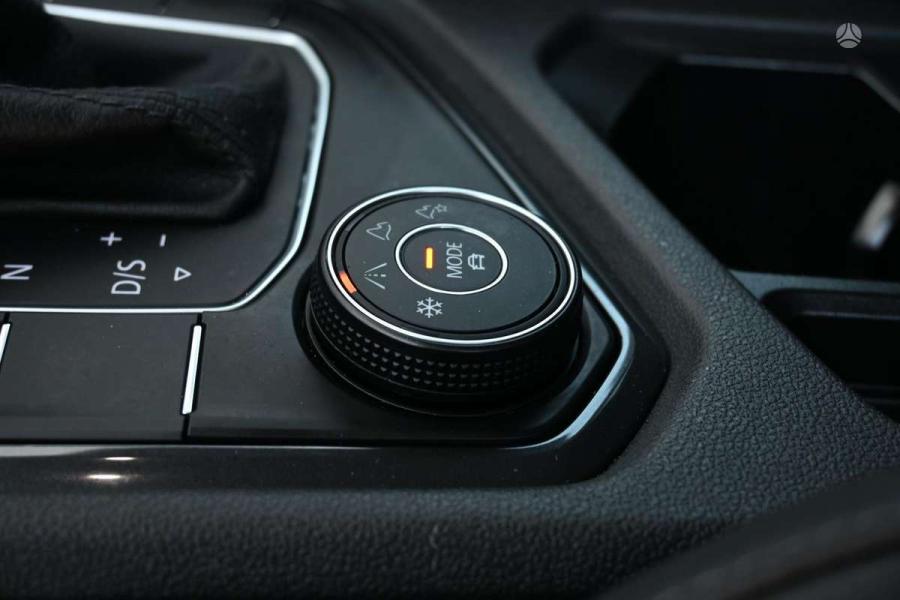 Grey Volkswagen Tiguan 2020 in Kretinga, with an engine capacity of 1.98 L and mileage of 234 thousand km for 16499 €, photo 24 on AUTOMOTO.COM.LV