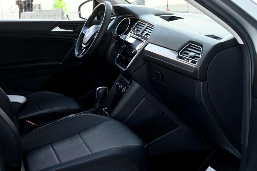 Grey Volkswagen Tiguan 2020 in Kretinga, with an engine capacity of 1.98 L and mileage of 234 thousand km for 16499 €, photo 26 on AUTOMOTO.COM.LV