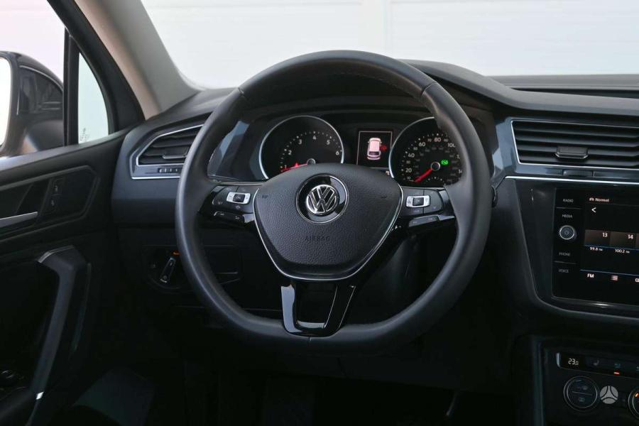 Grey Volkswagen Tiguan 2020 in Kretinga, with an engine capacity of 1.98 L and mileage of 234 thousand km for 16499 €, photo 30 on AUTOMOTO.COM.LV
