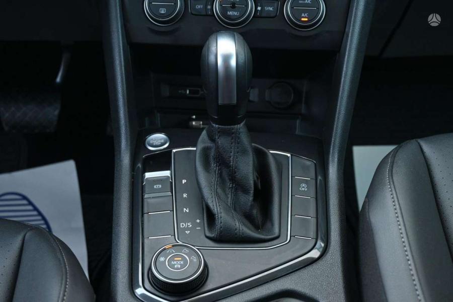 Grey Volkswagen Tiguan 2020 in Kretinga, with an engine capacity of 1.98 L and mileage of 234 thousand km for 16499 €, photo 31 on AUTOMOTO.COM.LV