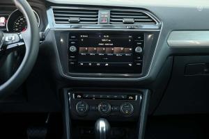 Grey Volkswagen Tiguan 2020 in Kretinga, with an engine capacity of 1.98 L and mileage of 234 thousand km for 16499 €, photo 32 on AUTOMOTO.COM.LV