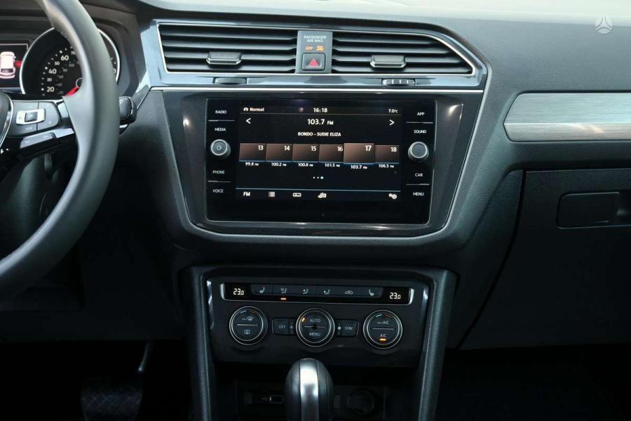Grey Volkswagen Tiguan 2020 in Kretinga, with an engine capacity of 1.98 L and mileage of 234 thousand km for 16499 €, photo 32 on AUTOMOTO.COM.LV