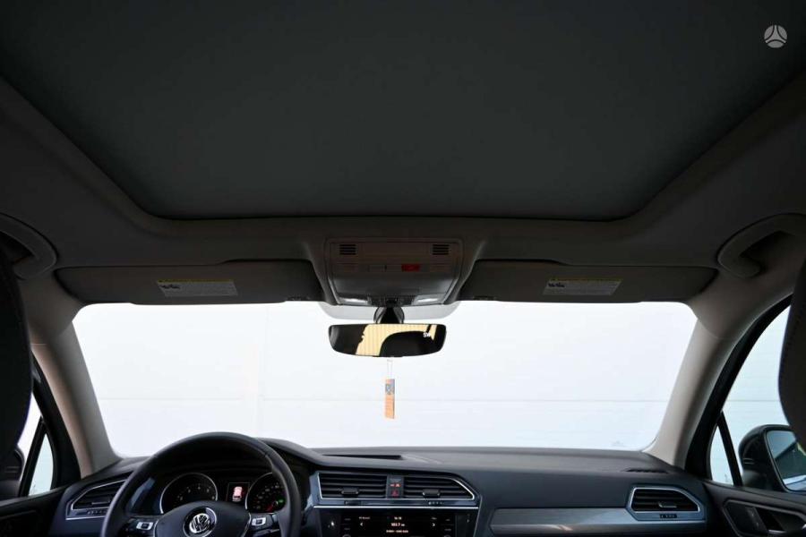 Grey Volkswagen Tiguan 2020 in Kretinga, with an engine capacity of 1.98 L and mileage of 234 thousand km for 16499 €, photo 33 on AUTOMOTO.COM.LV