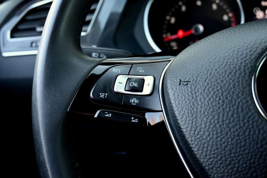 Grey Volkswagen Tiguan 2020 in Kretinga, with an engine capacity of 1.98 L and mileage of 234 thousand km for 16499 €, photo 35 on AUTOMOTO.COM.LV
