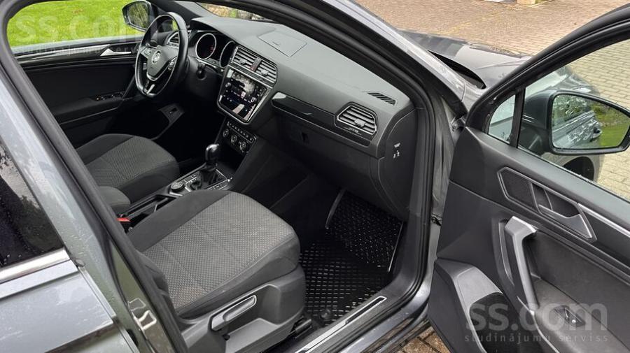 Pelēks Volkswagen Tiguan 2020 Kuldīga, ar dzinēja tilpumu 2.00 L un nobraukumu 110 tūkst. km par 23500 €, foto 7 vietnē AUTOMOTO.COM.LV