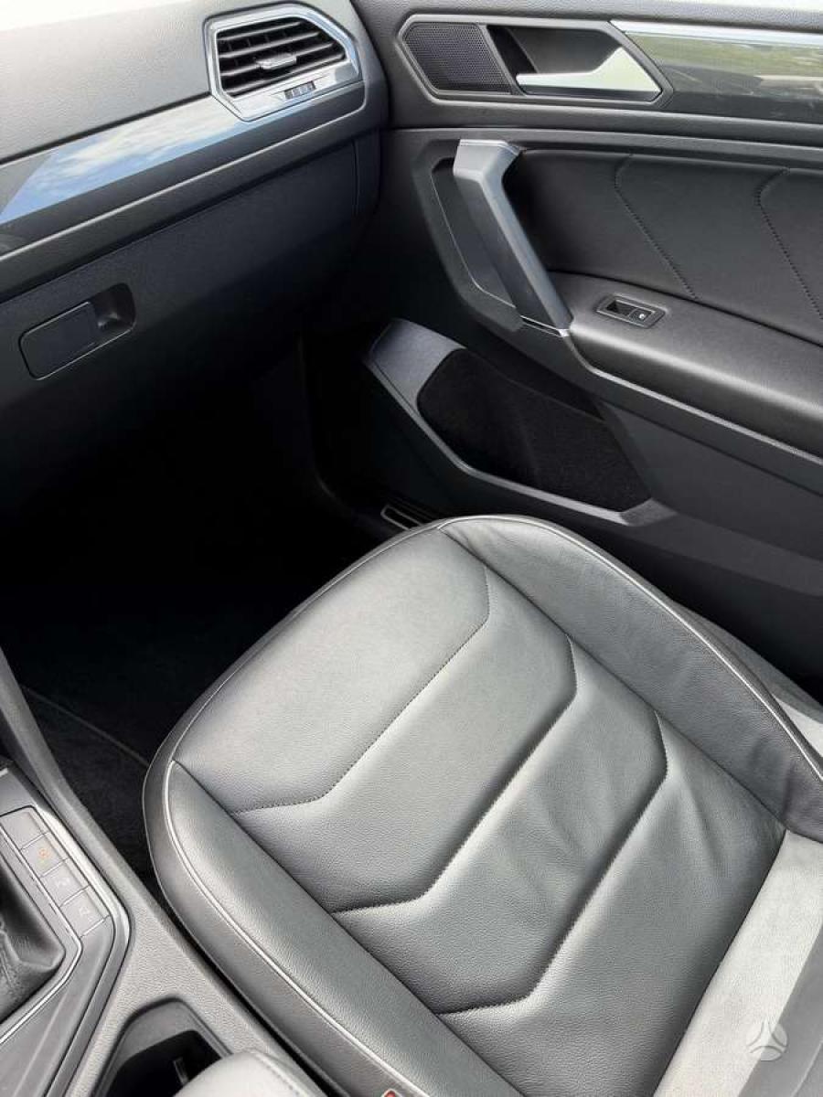 Pelēks Volkswagen Tiguan 2020 Viļņa, ar dzinēja tilpumu 1.97 L un nobraukumu 213 tūkst. km par 21000 €, foto 21 vietnē AUTOMOTO.COM.LV