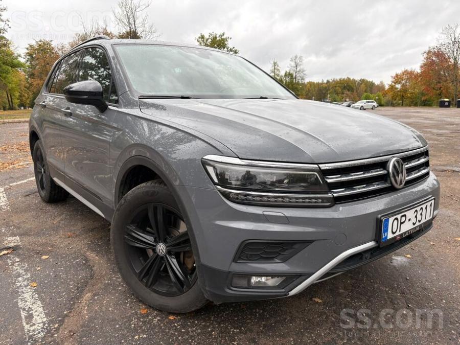 Grey Volkswagen Tiguan 2020 in Riga, with an engine capacity of 2.00 L and mileage of 201 thousand km for 19900 €, photo 3 on AUTOMOTO.COM.LV