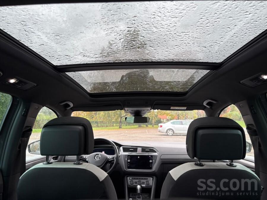 Grey Volkswagen Tiguan 2020 in Riga, with an engine capacity of 2.00 L and mileage of 201 thousand km for 19900 €, photo 5 on AUTOMOTO.COM.LV