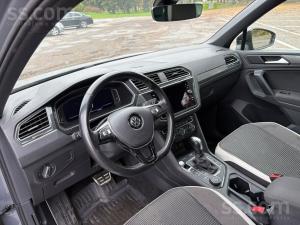 Grey Volkswagen Tiguan 2020 in Riga, with an engine capacity of 2.00 L and mileage of 201 thousand km for 19900 €, photo 6 on AUTOMOTO.COM.LV