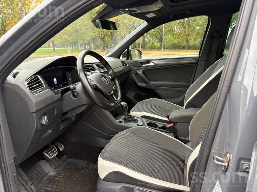 Grey Volkswagen Tiguan 2020 in Riga, with an engine capacity of 2.00 L and mileage of 201 thousand km for 19900 €, photo 7 on AUTOMOTO.COM.LV