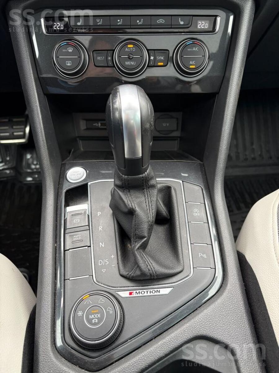 Grey Volkswagen Tiguan 2020 in Riga, with an engine capacity of 2.00 L and mileage of 201 thousand km for 19900 €, photo 9 on AUTOMOTO.COM.LV