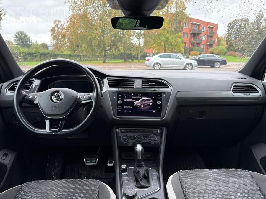 Grey Volkswagen Tiguan 2020 in Riga, with an engine capacity of 2.00 L and mileage of 201 thousand km for 19900 €, photo 11 on AUTOMOTO.COM.LV