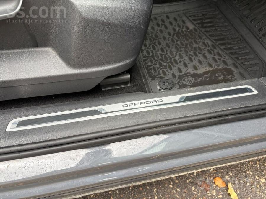 Grey Volkswagen Tiguan 2020 in Riga, with an engine capacity of 2.00 L and mileage of 201 thousand km for 19900 €, photo 12 on AUTOMOTO.COM.LV