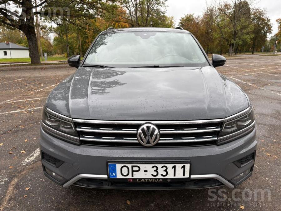 Grey Volkswagen Tiguan 2020 in Riga, with an engine capacity of 2.00 L and mileage of 201 thousand km for 19900 €, photo 14 on AUTOMOTO.COM.LV