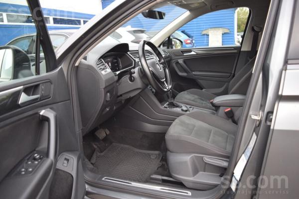 Grey Volkswagen Tiguan 2020 in Riga, with an engine capacity of 2.00 L and mileage of 128 thousand km for 21400 €, photo 4 on AUTOMOTO.COM.LV