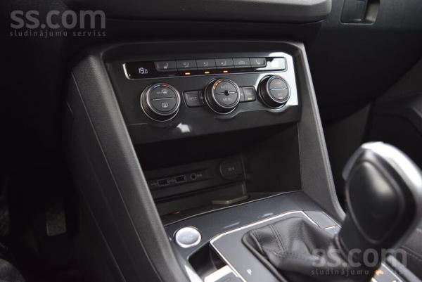 Grey Volkswagen Tiguan 2020 in Riga, with an engine capacity of 2.00 L and mileage of 128 thousand km for 21400 €, photo 7 on AUTOMOTO.COM.LV