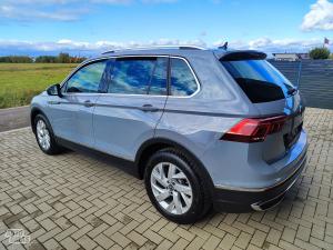 Grey Volkswagen Tiguan 2021 in Kaunas, with an engine capacity of 1.50 L and mileage of 140 thousand km for 19900 €, photo 5 on AUTOMOTO.COM.LV