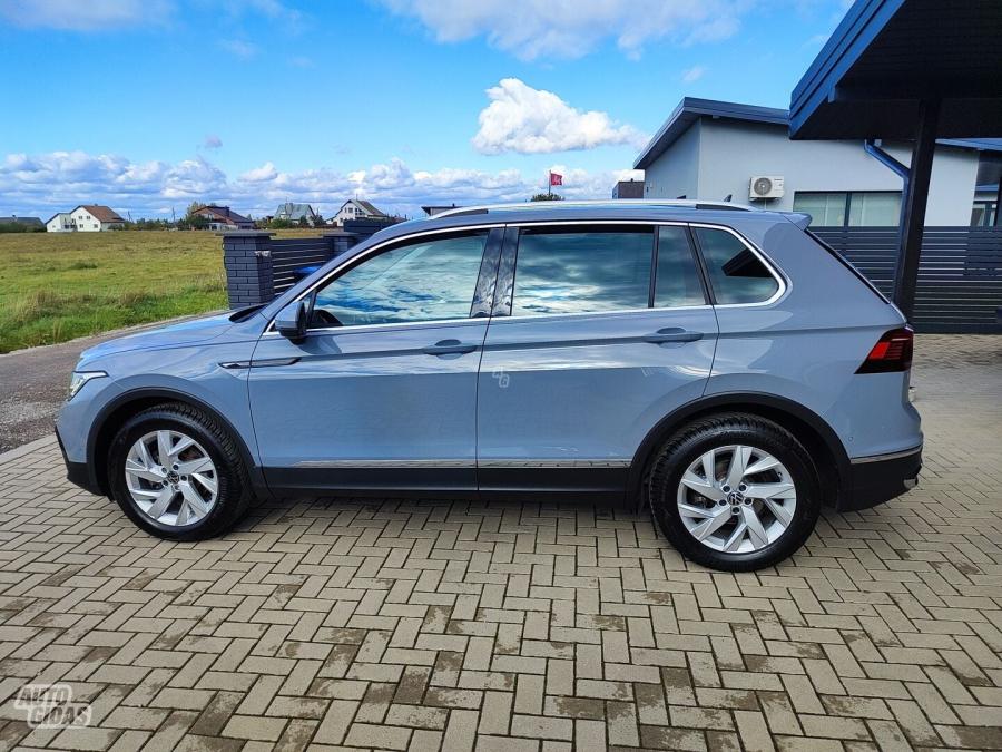 Grey Volkswagen Tiguan 2021 in Kaunas, with an engine capacity of 1.50 L and mileage of 140 thousand km for 19900 €, photo 6 on AUTOMOTO.COM.LV