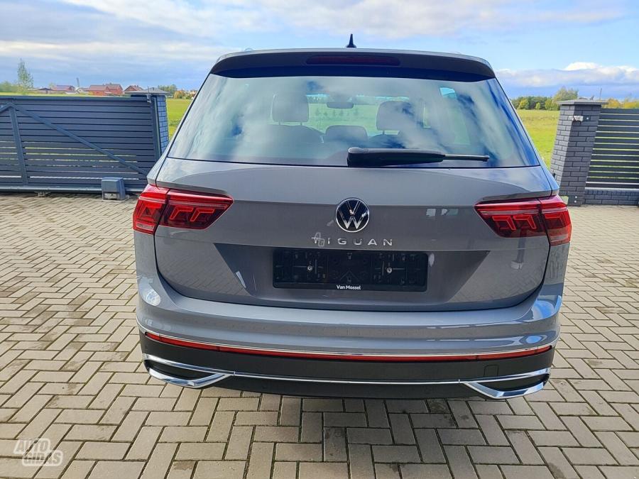 Grey Volkswagen Tiguan 2021 in Kaunas, with an engine capacity of 1.50 L and mileage of 140 thousand km for 19900 €, photo 8 on AUTOMOTO.COM.LV