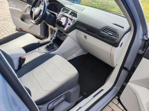 Grey Volkswagen Tiguan 2021 in Kaunas, with an engine capacity of 1.50 L and mileage of 140 thousand km for 19900 €, photo 13 on AUTOMOTO.COM.LV