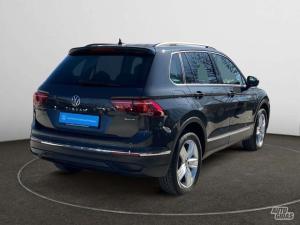 Grey Volkswagen Tiguan 2021 in Kaunas, with an engine capacity of 2.00 L and mileage of 73 thousand km for 33209 €, photo 5 on AUTOMOTO.COM.LV