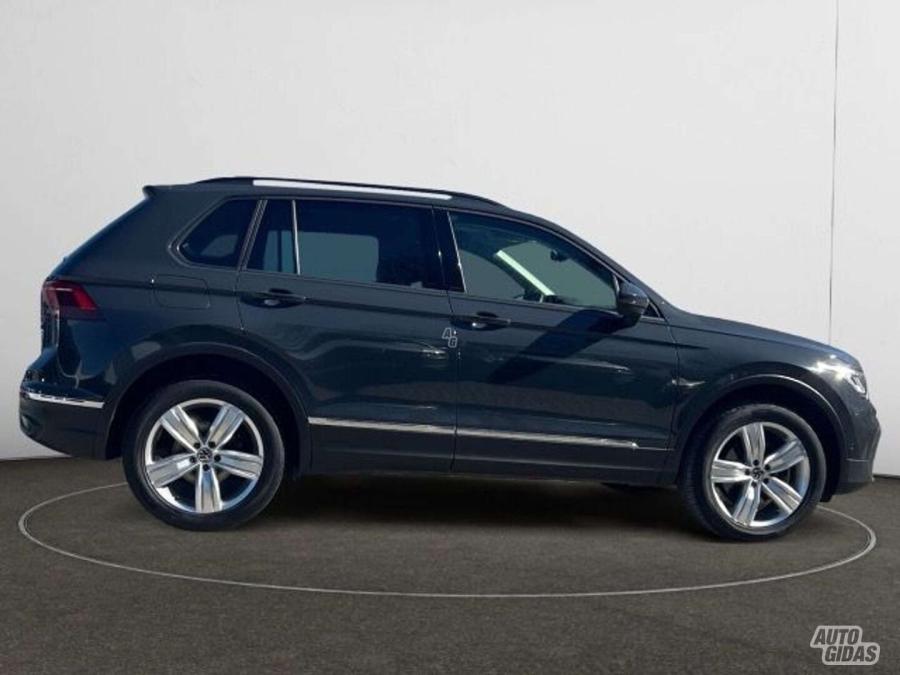 Grey Volkswagen Tiguan 2021 in Kaunas, with an engine capacity of 2.00 L and mileage of 73 thousand km for 33209 €, photo 6 on AUTOMOTO.COM.LV
