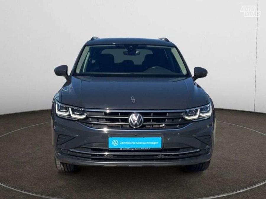 Grey Volkswagen Tiguan 2021 in Kaunas, with an engine capacity of 2.00 L and mileage of 73 thousand km for 33209 €, photo 8 on AUTOMOTO.COM.LV