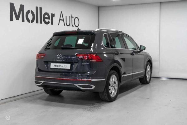 Pelēks Volkswagen Tiguan 2021 Viļņa, ar dzinēja tilpumu 1.40 L un nobraukumu 113 tūkst. km par 24900 €, foto 3 vietnē AUTOMOTO.COM.LV