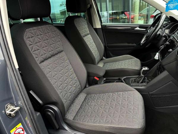 Grey Volkswagen Tiguan 2021 in Kaunas, with an engine capacity of 1.50 L and mileage of 201 thousand km for 20500 €, photo 10 on AUTOMOTO.COM.LV