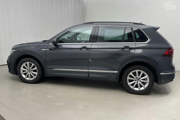 Grey Volkswagen Tiguan 2021 in Kaunas, with an engine capacity of 0.00 L and mileage of 64 thousand km for 37169 €, photo 2 on AUTOMOTO.COM.LV
