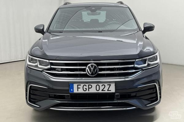 Grey Volkswagen Tiguan 2021 in Kaunas, with an engine capacity of 0.00 L and mileage of 64 thousand km for 37169 €, photo 4 on AUTOMOTO.COM.LV