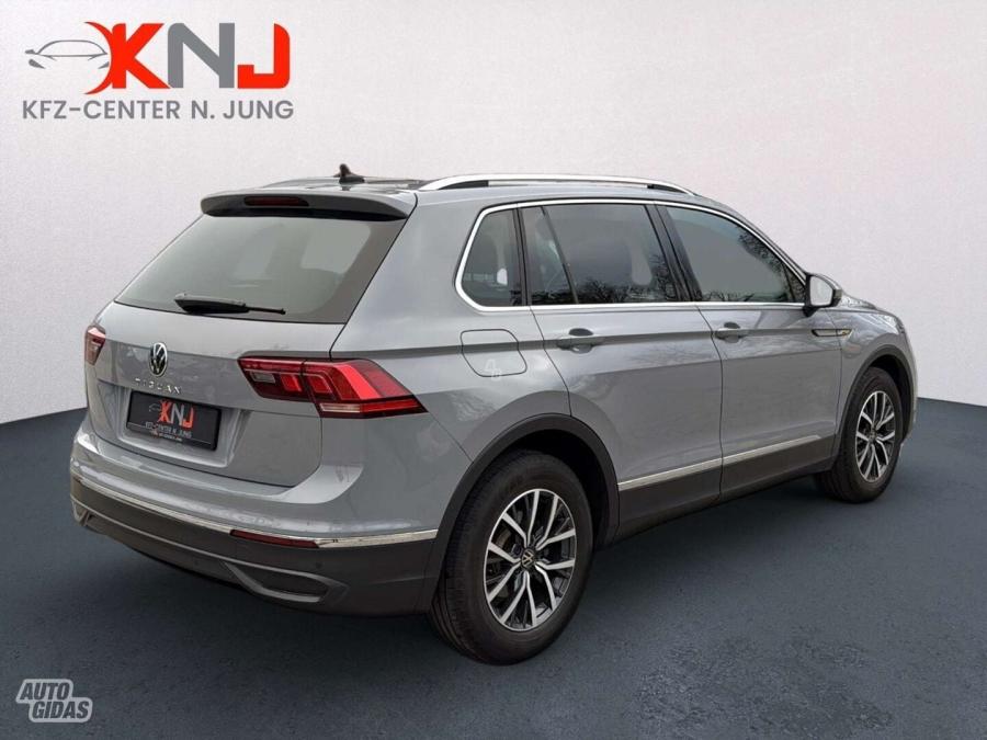 Pelēks Volkswagen Tiguan 2021 Kauņa, ar dzinēja tilpumu 1.50 L un nobraukumu 65 tūkst. km par 26830 €, foto 3 vietnē AUTOMOTO.COM.LV