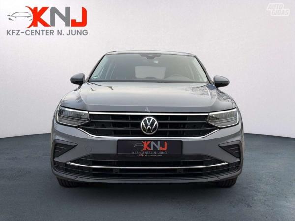 Grey Volkswagen Tiguan 2021 in Kaunas, with an engine capacity of 1.50 L and mileage of 65 thousand km for 26830 €, photo 6 on AUTOMOTO.COM.LV