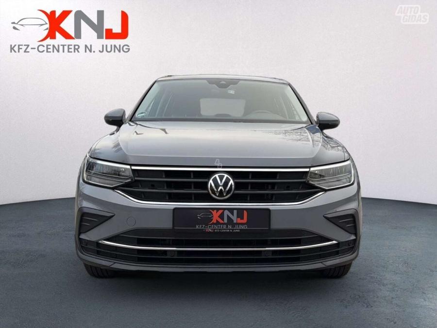 Pelēks Volkswagen Tiguan 2021 Kauņa, ar dzinēja tilpumu 1.50 L un nobraukumu 65 tūkst. km par 26830 €, foto 6 vietnē AUTOMOTO.COM.LV