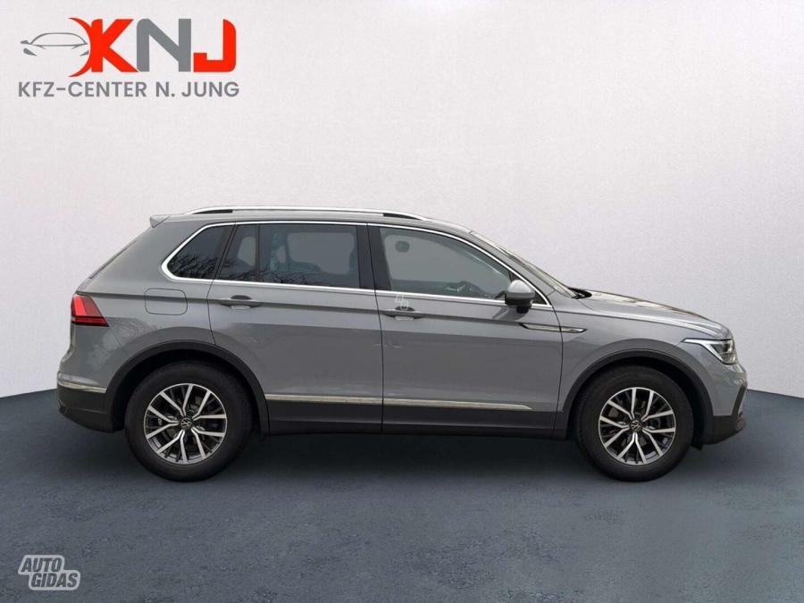 Pelēks Volkswagen Tiguan 2021 Kauņa, ar dzinēja tilpumu 1.50 L un nobraukumu 65 tūkst. km par 26830 €, foto 8 vietnē AUTOMOTO.COM.LV