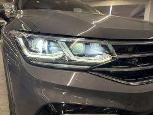 Grey Volkswagen Tiguan 2021 in Kaunas, with an engine capacity of 1.40 L and mileage of 96 thousand km for 32576 €, photo 4 on AUTOMOTO.COM.LV