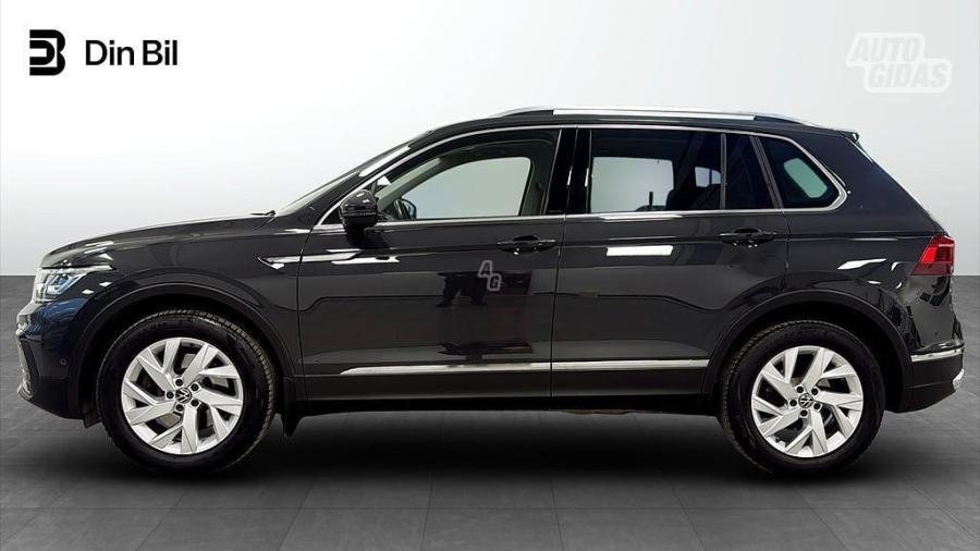 Grey Volkswagen Tiguan 2021 in Kaunas, with an engine capacity of 0.00 L and mileage of 77 thousand km for 35203 €, photo 2 on AUTOMOTO.COM.LV