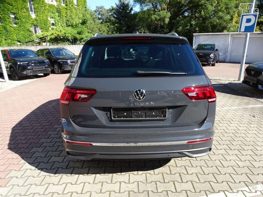 Pelēks Volkswagen Tiguan 2021 Kauņa, ar dzinēja tilpumu 2.00 L un nobraukumu 85 tūkst. km par 31019 €, foto 5 vietnē AUTOMOTO.COM.LV