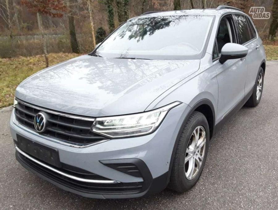 Pelēks Volkswagen Tiguan 2021 Kauņa, ar dzinēja tilpumu 2.00 L un nobraukumu 95 tūkst. km par 26830 €, foto 1 vietnē AUTOMOTO.COM.LV