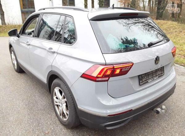 Grey Volkswagen Tiguan 2021 in Kaunas, with an engine capacity of 2.00 L and mileage of 95 thousand km for 26830 €, photo 3 on AUTOMOTO.COM.LV