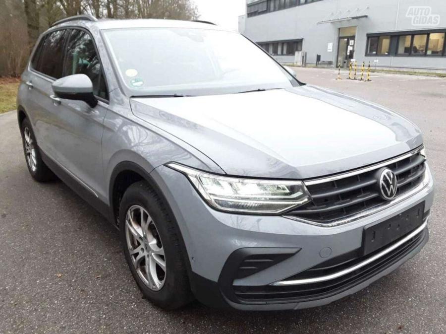 Pelēks Volkswagen Tiguan 2021 Kauņa, ar dzinēja tilpumu 2.00 L un nobraukumu 95 tūkst. km par 26830 €, foto 4 vietnē AUTOMOTO.COM.LV