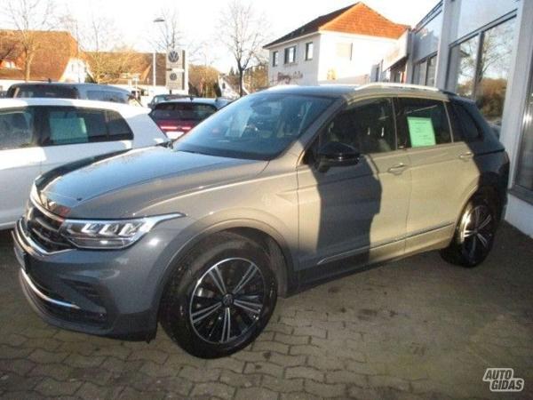Grey Volkswagen Tiguan 2021 in Kaunas, with an engine capacity of 2.00 L and mileage of 88 thousand km for 26499 €, photo 2 on AUTOMOTO.COM.LV