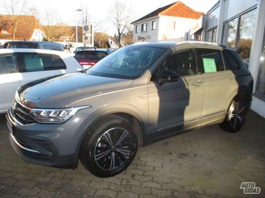Pelēks Volkswagen Tiguan 2021 Kauņa, ar dzinēja tilpumu 2.00 L un nobraukumu 88 tūkst. km par 26499 €, foto 2 vietnē AUTOMOTO.COM.LV