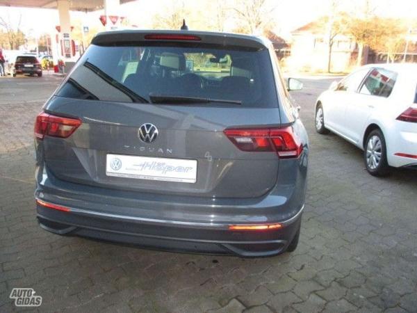 Grey Volkswagen Tiguan 2021 in Kaunas, with an engine capacity of 2.00 L and mileage of 88 thousand km for 26499 €, photo 4 on AUTOMOTO.COM.LV
