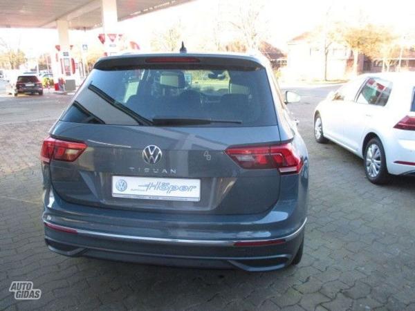 Grey Volkswagen Tiguan 2021 in Kaunas, with an engine capacity of 2.00 L and mileage of 88 thousand km for 26499 €, photo 5 on AUTOMOTO.COM.LV