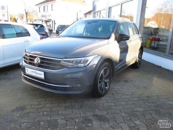 Grey Volkswagen Tiguan 2021 in Kaunas, with an engine capacity of 2.00 L and mileage of 88 thousand km for 26499 €, photo 8 on AUTOMOTO.COM.LV