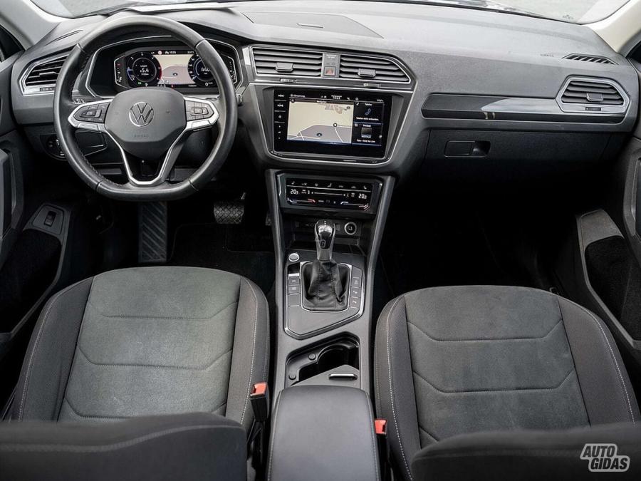 Pelēks Volkswagen Tiguan 2021 Kauņa, ar dzinēja tilpumu 2.00 L un nobraukumu 76 tūkst. km par 30558 €, foto 6 vietnē AUTOMOTO.COM.LV