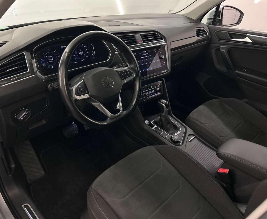 Pelēks Volkswagen Tiguan 2021 Marijampole, ar dzinēja tilpumu 1.97 L un nobraukumu 162 tūkst. km par 22650 €, foto 2 vietnē AUTOMOTO.COM.LV