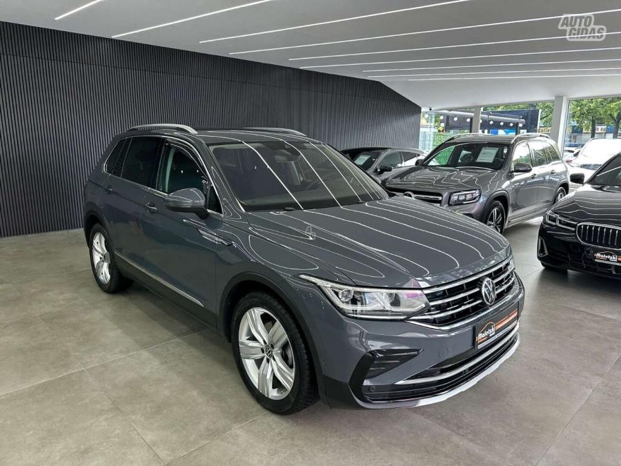 Pelēks Volkswagen Tiguan 2021 Kauņa, ar dzinēja tilpumu 2.00 L un nobraukumu 75 tūkst. km par 32649 €, foto 1 vietnē AUTOMOTO.COM.LV